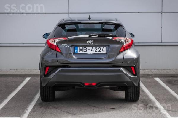 Grey Toyota C-HR 2018 in Riga, with an engine capacity of 1.20 L and mileage of 107 thousand km for 13950 €, photo 6 on AUTOMOTO.COM.LV