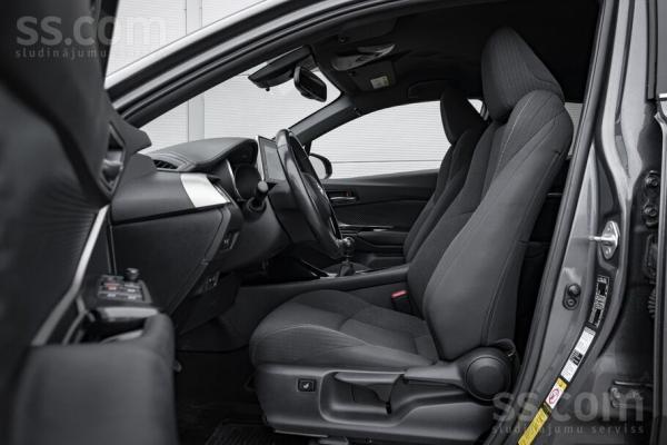 Grey Toyota C-HR 2018 in Riga, with an engine capacity of 1.20 L and mileage of 107 thousand km for 13950 €, photo 9 on AUTOMOTO.COM.LV