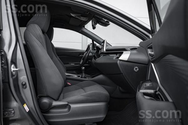 Grey Toyota C-HR 2018 in Riga, with an engine capacity of 1.20 L and mileage of 107 thousand km for 13950 €, photo 10 on AUTOMOTO.COM.LV