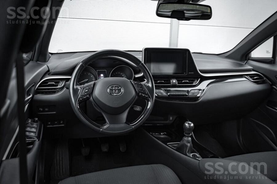 Серый Тойота C-HR 2018 в Рига, объемом двигателя 1.20 л и пробегом 107 тыс. км за 13950 €, фото 15 на AUTOMOTO.COM.LV