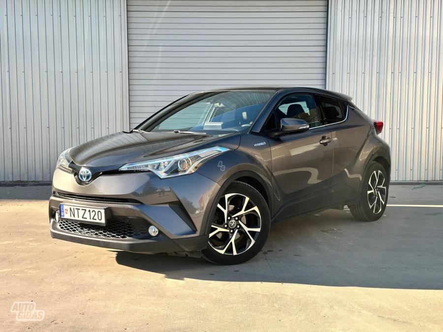Pelēks Toyota C-HR 2018 Klaipėda, ar dzinēja tilpumu 1.80 L un nobraukumu 140 tūkst. km par 17300 €, foto 1 vietnē AUTOMOTO.COM.LV
