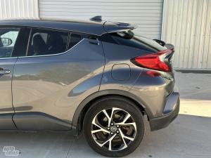 Pelēks Toyota C-HR 2018 Klaipėda, ar dzinēja tilpumu 1.80 L un nobraukumu 140 tūkst. km par 17300 €, foto 6 vietnē AUTOMOTO.COM.LV