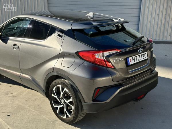 Серый Тойота C-HR 2018 в Клайпеда, объемом двигателя 1.80 л и пробегом 140 тыс. км за 17300 €, фото 7 на AUTOMOTO.COM.LV