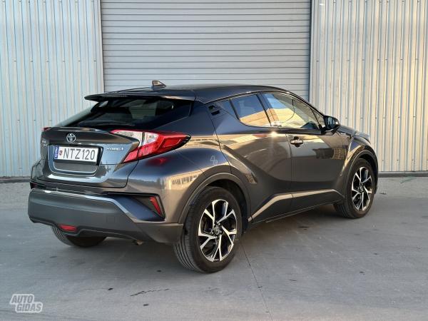 Серый Тойота C-HR 2018 в Клайпеда, объемом двигателя 1.80 л и пробегом 140 тыс. км за 17300 €, фото 9 на AUTOMOTO.COM.LV