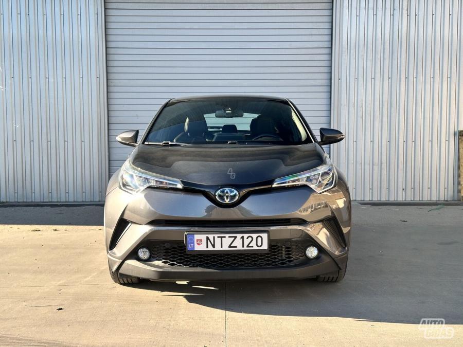 Pelēks Toyota C-HR 2018 Klaipėda, ar dzinēja tilpumu 1.80 L un nobraukumu 140 tūkst. km par 17300 €, foto 15 vietnē AUTOMOTO.COM.LV