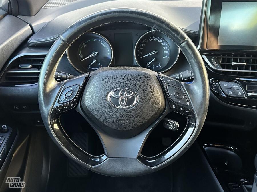 Pelēks Toyota C-HR 2018 Klaipėda, ar dzinēja tilpumu 1.80 L un nobraukumu 140 tūkst. km par 17300 €, foto 19 vietnē AUTOMOTO.COM.LV