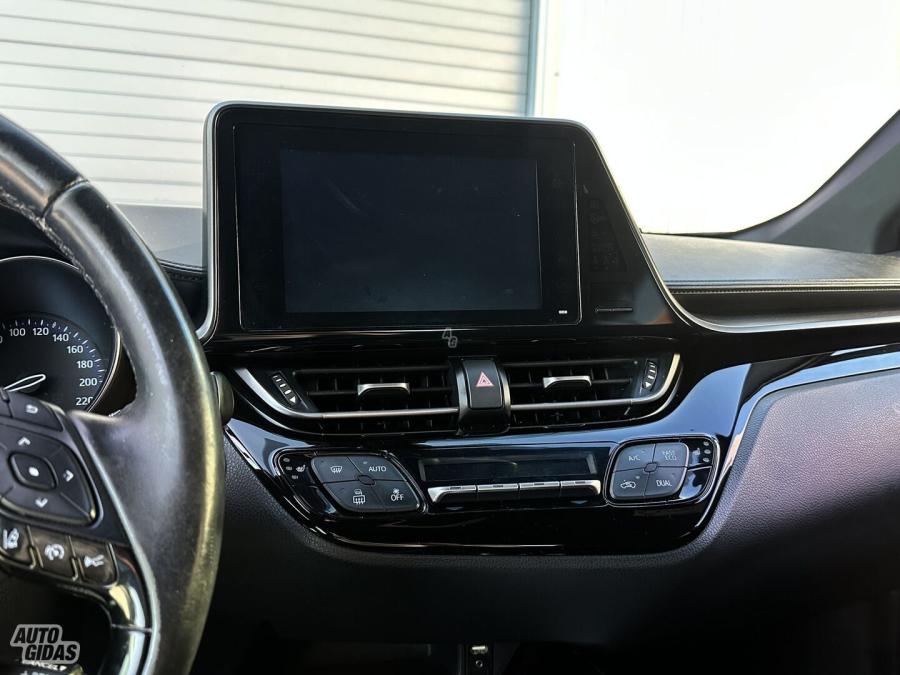 Pelēks Toyota C-HR 2018 Klaipėda, ar dzinēja tilpumu 1.80 L un nobraukumu 140 tūkst. km par 17300 €, foto 20 vietnē AUTOMOTO.COM.LV