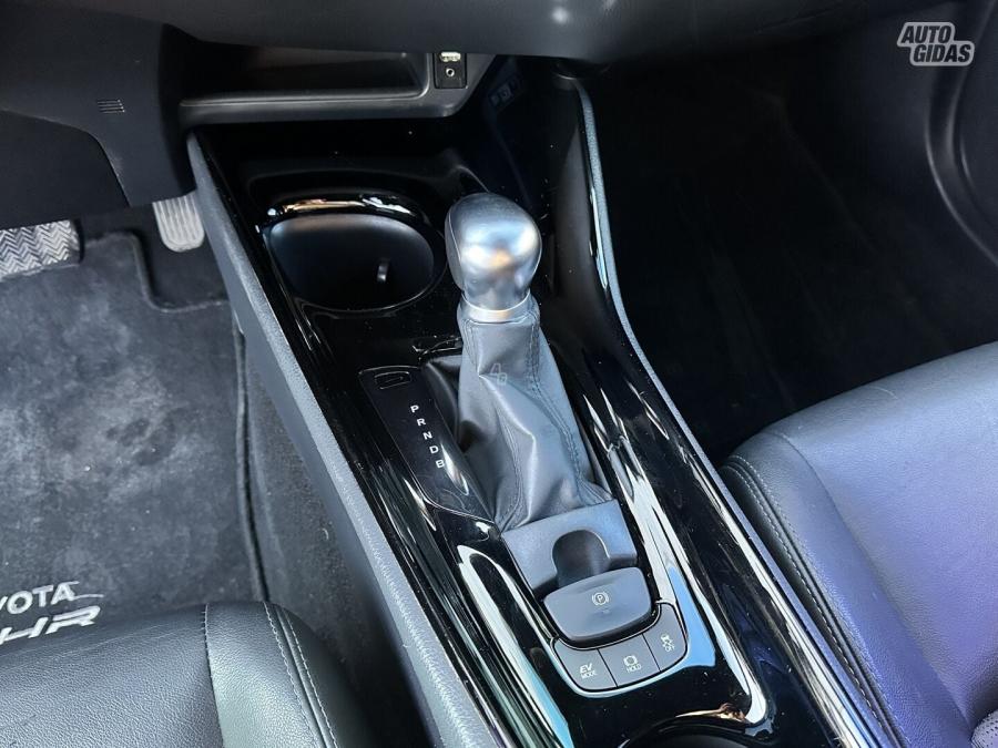 Pelēks Toyota C-HR 2018 Klaipėda, ar dzinēja tilpumu 1.80 L un nobraukumu 140 tūkst. km par 17300 €, foto 21 vietnē AUTOMOTO.COM.LV