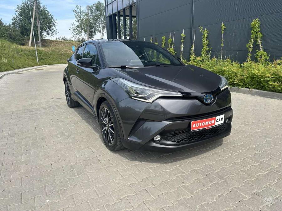 Pelēks Toyota C-HR 2018 Viļņa, ar dzinēja tilpumu 1.80 L un nobraukumu 110 tūkst. km par 17250 €, foto 1 vietnē AUTOMOTO.COM.LV