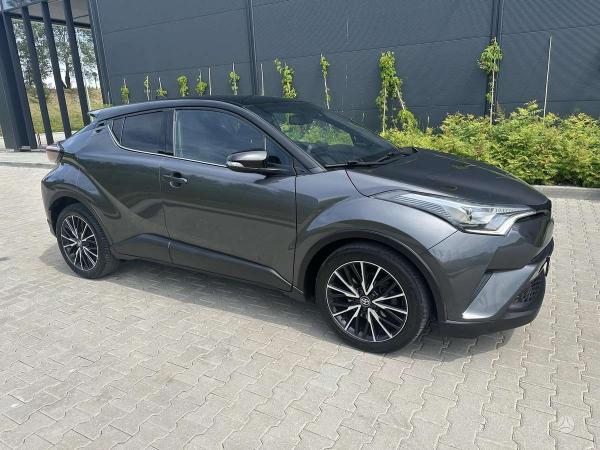 Серый Тойота C-HR 2018 в Вильнюс, объемом двигателя 1.80 л и пробегом 110 тыс. км за 17250 €, фото 8 на AUTOMOTO.COM.LV