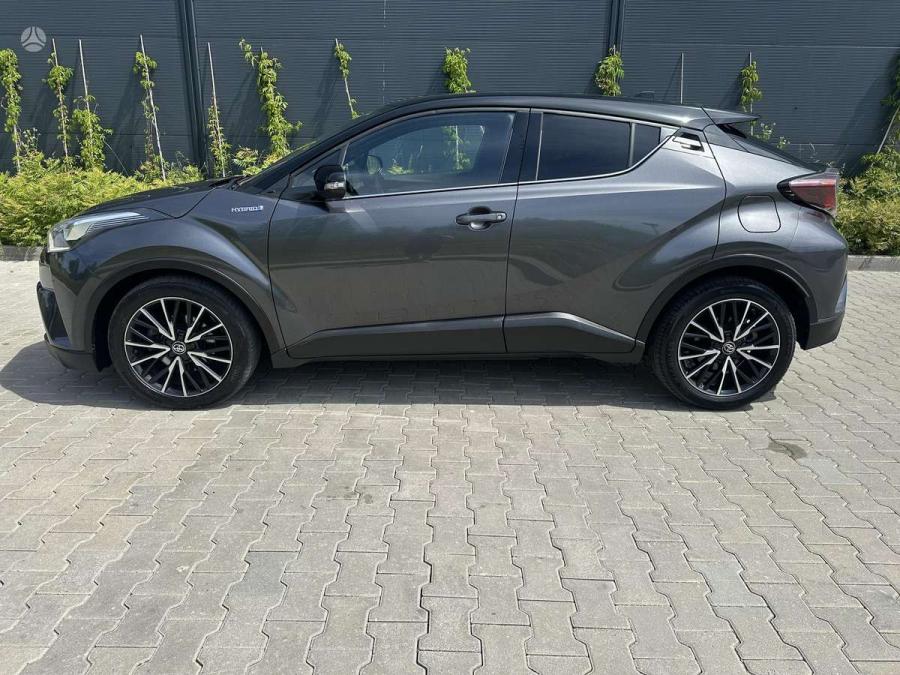 Pelēks Toyota C-HR 2018 Viļņa, ar dzinēja tilpumu 1.80 L un nobraukumu 110 tūkst. km par 17250 €, foto 17 vietnē AUTOMOTO.COM.LV