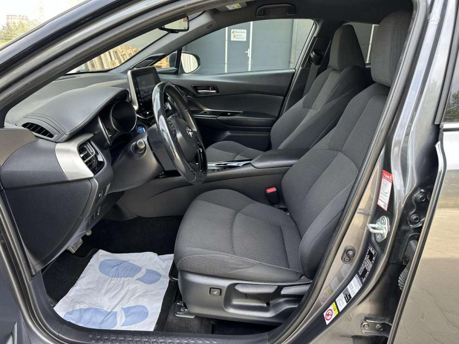 Pelēks Toyota C-HR 2018 Viļņa, ar dzinēja tilpumu 1.80 L un nobraukumu 110 tūkst. km par 17250 €, foto 21 vietnē AUTOMOTO.COM.LV