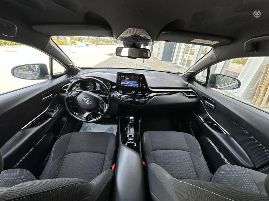 Pelēks Toyota C-HR 2018 Viļņa, ar dzinēja tilpumu 1.80 L un nobraukumu 110 tūkst. km par 17250 €, foto 26 vietnē AUTOMOTO.COM.LV
