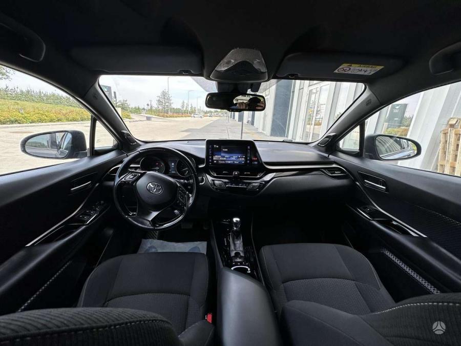 Pelēks Toyota C-HR 2018 Viļņa, ar dzinēja tilpumu 1.80 L un nobraukumu 110 tūkst. km par 17250 €, foto 28 vietnē AUTOMOTO.COM.LV