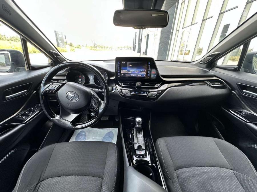 Pelēks Toyota C-HR 2018 Viļņa, ar dzinēja tilpumu 1.80 L un nobraukumu 110 tūkst. km par 17250 €, foto 29 vietnē AUTOMOTO.COM.LV