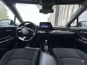 Pelēks Toyota C-HR 2018 Viļņa, ar dzinēja tilpumu 1.80 L un nobraukumu 110 tūkst. km par 17250 €, foto 30 vietnē AUTOMOTO.COM.LV