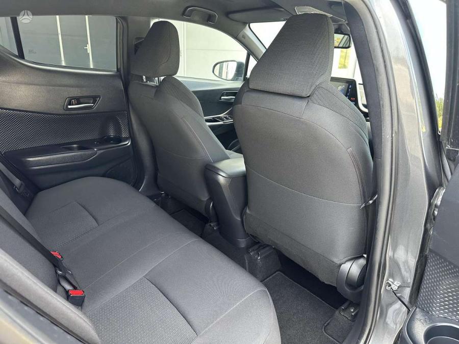 Pelēks Toyota C-HR 2018 Viļņa, ar dzinēja tilpumu 1.80 L un nobraukumu 110 tūkst. km par 17250 €, foto 38 vietnē AUTOMOTO.COM.LV
