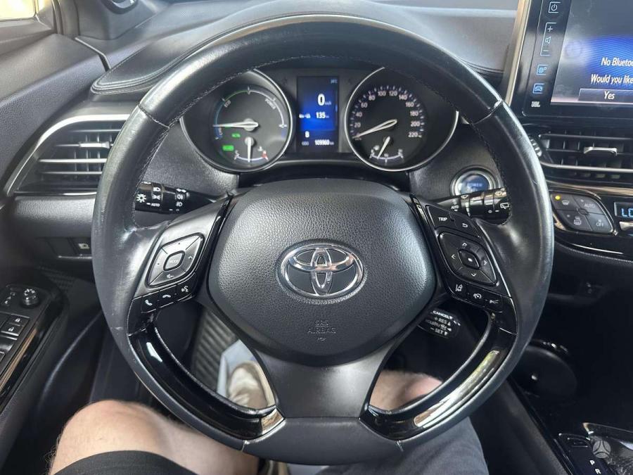 Pelēks Toyota C-HR 2018 Viļņa, ar dzinēja tilpumu 1.80 L un nobraukumu 110 tūkst. km par 17250 €, foto 48 vietnē AUTOMOTO.COM.LV