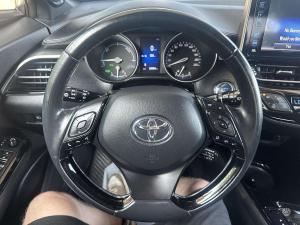 Pelēks Toyota C-HR 2018 Viļņa, ar dzinēja tilpumu 1.80 L un nobraukumu 110 tūkst. km par 17250 €, foto 49 vietnē AUTOMOTO.COM.LV