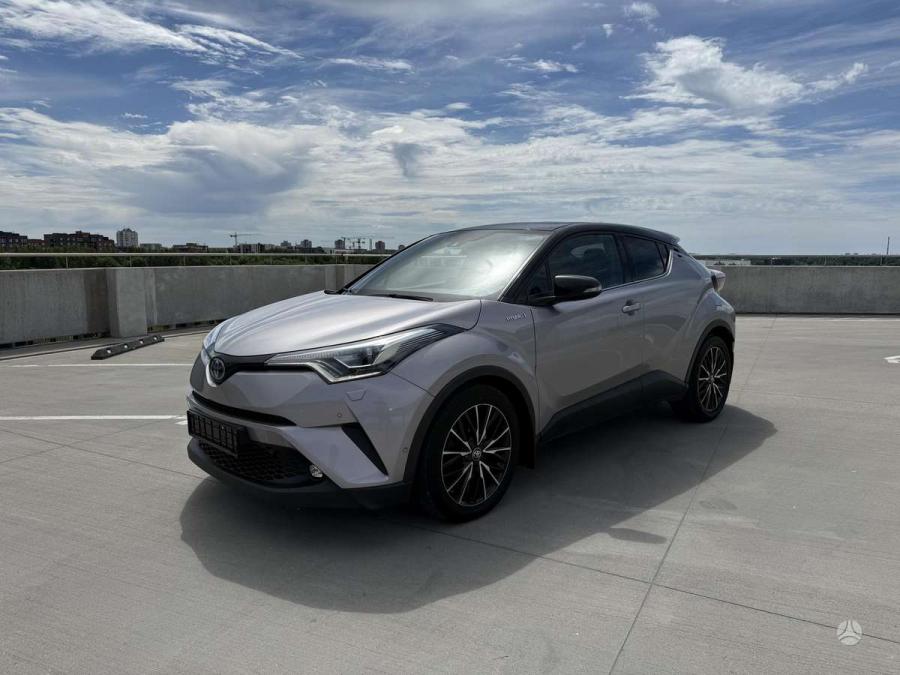 Pelēks Toyota C-HR 2018 Viļņa, ar dzinēja tilpumu 1.80 L un nobraukumu 181 tūkst. km par 15800 €, foto 3 vietnē AUTOMOTO.COM.LV