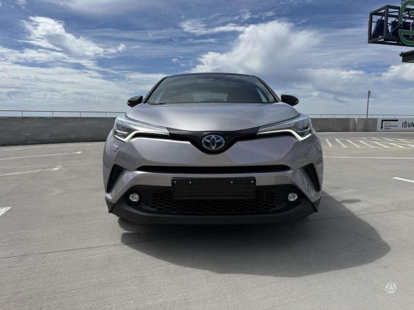 Pelēks Toyota C-HR 2018 Viļņa, ar dzinēja tilpumu 1.80 L un nobraukumu 181 tūkst. km par 15800 €, foto 3 vietnē AUTOMOTO.COM.LV