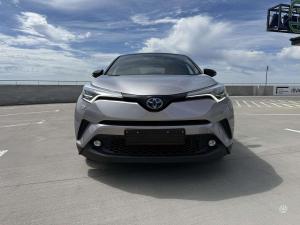 Pelēks Toyota C-HR 2018 Viļņa, ar dzinēja tilpumu 1.80 L un nobraukumu 181 tūkst. km par 15800 €, foto 4 vietnē AUTOMOTO.COM.LV