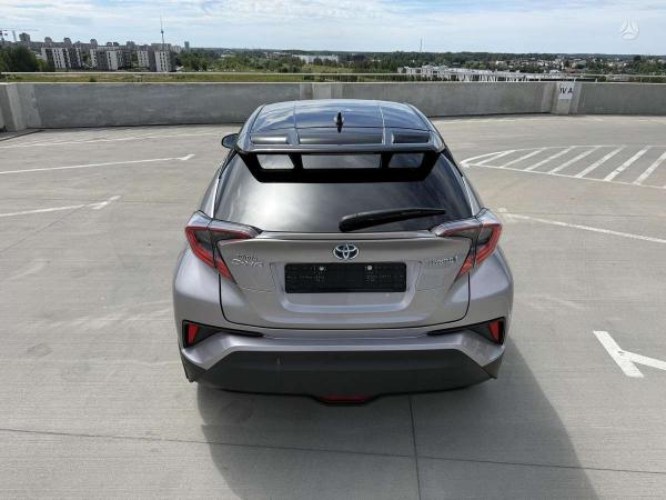 Pelēks Toyota C-HR 2018 Viļņa, ar dzinēja tilpumu 1.80 L un nobraukumu 181 tūkst. km par 15800 €, foto 4 vietnē AUTOMOTO.COM.LV