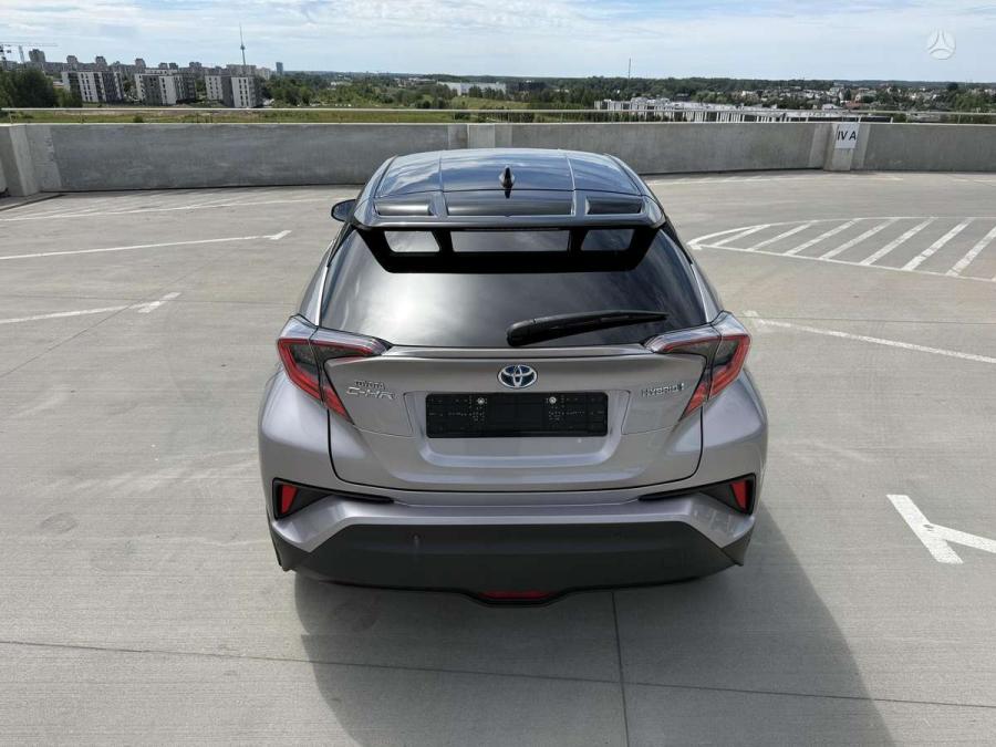 Pelēks Toyota C-HR 2018 Viļņa, ar dzinēja tilpumu 1.80 L un nobraukumu 181 tūkst. km par 15800 €, foto 5 vietnē AUTOMOTO.COM.LV