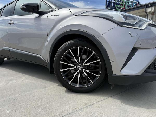 Pelēks Toyota C-HR 2018 Viļņa, ar dzinēja tilpumu 1.80 L un nobraukumu 181 tūkst. km par 15800 €, foto 8 vietnē AUTOMOTO.COM.LV