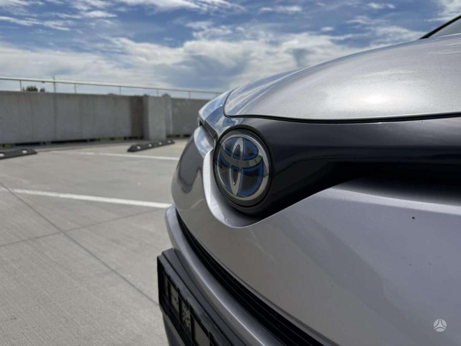 Pelēks Toyota C-HR 2018 Viļņa, ar dzinēja tilpumu 1.80 L un nobraukumu 181 tūkst. km par 15800 €, foto 10 vietnē AUTOMOTO.COM.LV