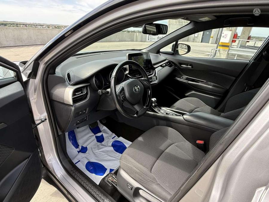 Pelēks Toyota C-HR 2018 Viļņa, ar dzinēja tilpumu 1.80 L un nobraukumu 181 tūkst. km par 15800 €, foto 13 vietnē AUTOMOTO.COM.LV