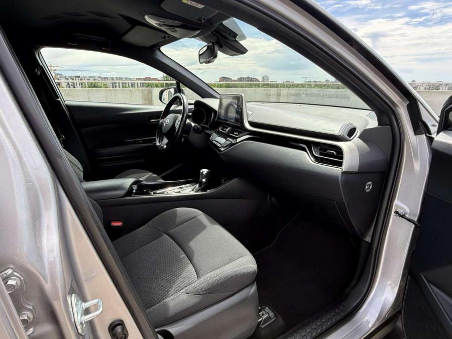 Pelēks Toyota C-HR 2018 Viļņa, ar dzinēja tilpumu 1.80 L un nobraukumu 181 tūkst. km par 15800 €, foto 14 vietnē AUTOMOTO.COM.LV