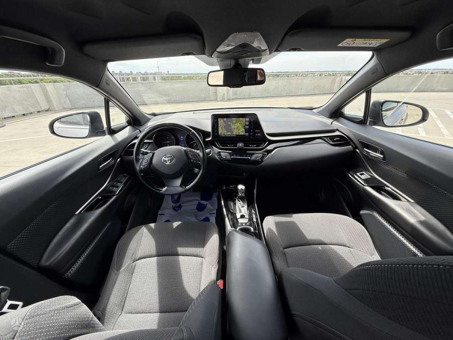 Pelēks Toyota C-HR 2018 Viļņa, ar dzinēja tilpumu 1.80 L un nobraukumu 181 tūkst. km par 15800 €, foto 22 vietnē AUTOMOTO.COM.LV