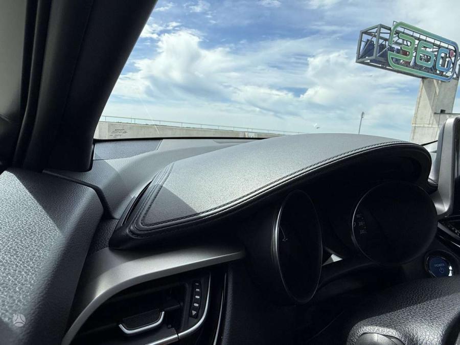 Pelēks Toyota C-HR 2018 Viļņa, ar dzinēja tilpumu 1.80 L un nobraukumu 181 tūkst. km par 15800 €, foto 23 vietnē AUTOMOTO.COM.LV