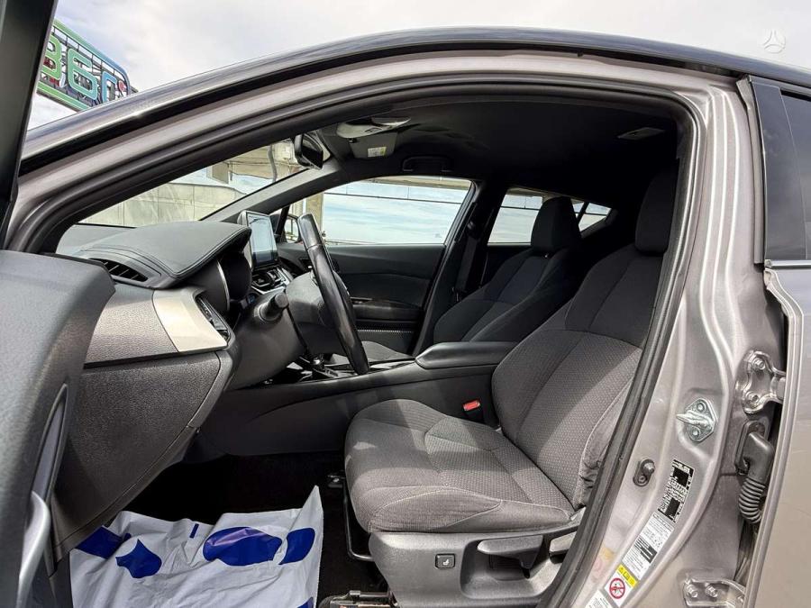 Pelēks Toyota C-HR 2018 Viļņa, ar dzinēja tilpumu 1.80 L un nobraukumu 181 tūkst. km par 15800 €, foto 25 vietnē AUTOMOTO.COM.LV