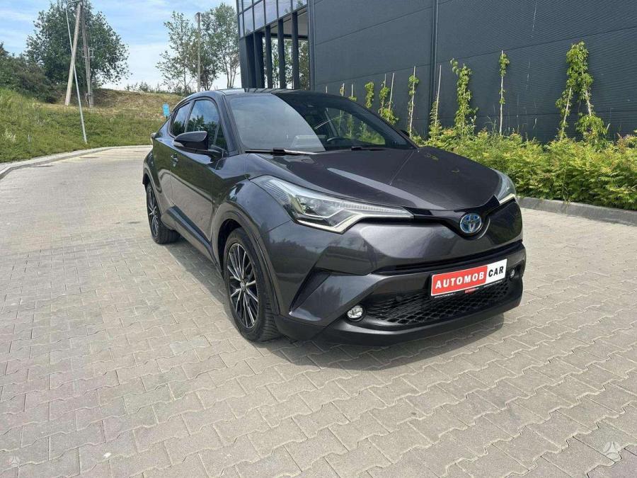 Серый Тойота C-HR 2018 в Вильнюс, объемом двигателя 1.80 л и пробегом 110 тыс. км за 17250 €, фото 1 на AUTOMOTO.COM.LV