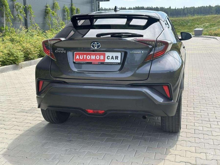 Серый Тойота C-HR 2018 в Вильнюс, объемом двигателя 1.80 л и пробегом 110 тыс. км за 17250 €, фото 11 на AUTOMOTO.COM.LV