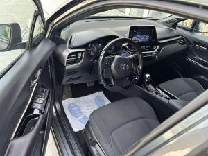 Серый Тойота C-HR 2018 в Вильнюс, объемом двигателя 1.80 л и пробегом 110 тыс. км за 17250 €, фото 22 на AUTOMOTO.COM.LV