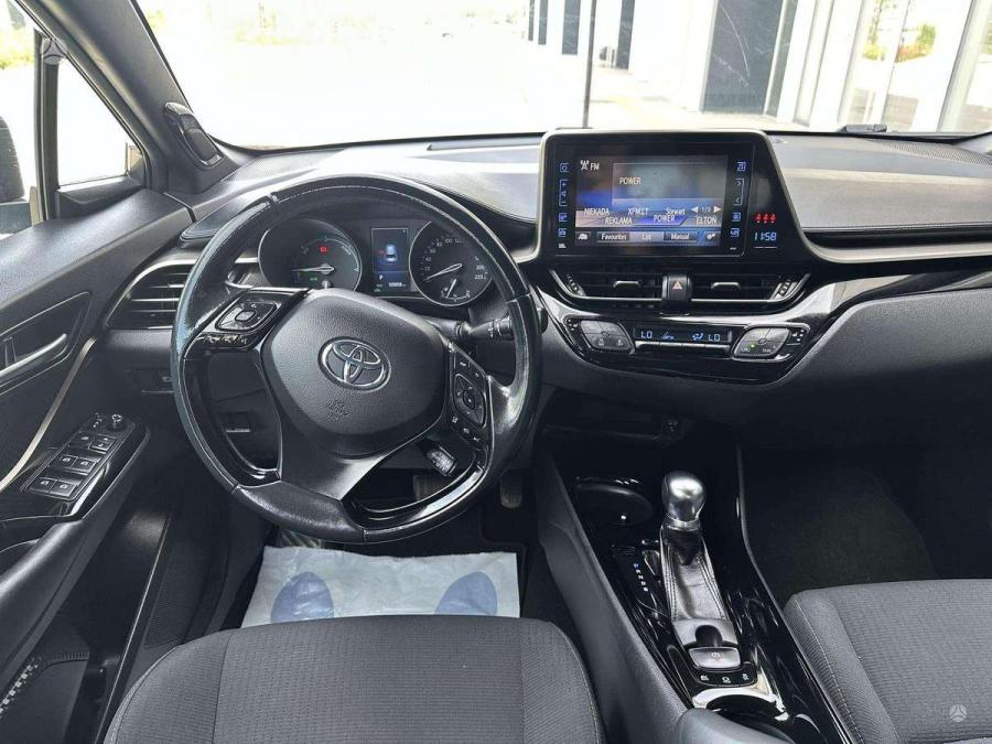 Серый Тойота C-HR 2018 в Вильнюс, объемом двигателя 1.80 л и пробегом 110 тыс. км за 17250 €, фото 27 на AUTOMOTO.COM.LV