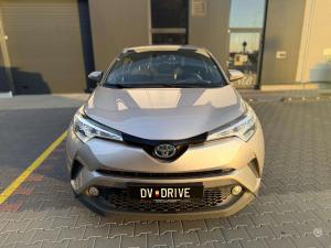 Pelēks Toyota C-HR 2018 Viļņa, ar dzinēja tilpumu 1.80 L un nobraukumu 144 tūkst. km par 15250 €, foto 3 vietnē AUTOMOTO.COM.LV