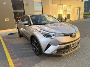 Pelēks Toyota C-HR 2018 Viļņa, ar dzinēja tilpumu 1.80 L un nobraukumu 144 tūkst. km par 15250 €, foto 4 vietnē AUTOMOTO.COM.LV
