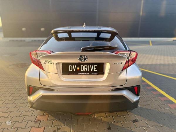Pelēks Toyota C-HR 2018 Viļņa, ar dzinēja tilpumu 1.80 L un nobraukumu 144 tūkst. km par 15250 €, foto 7 vietnē AUTOMOTO.COM.LV