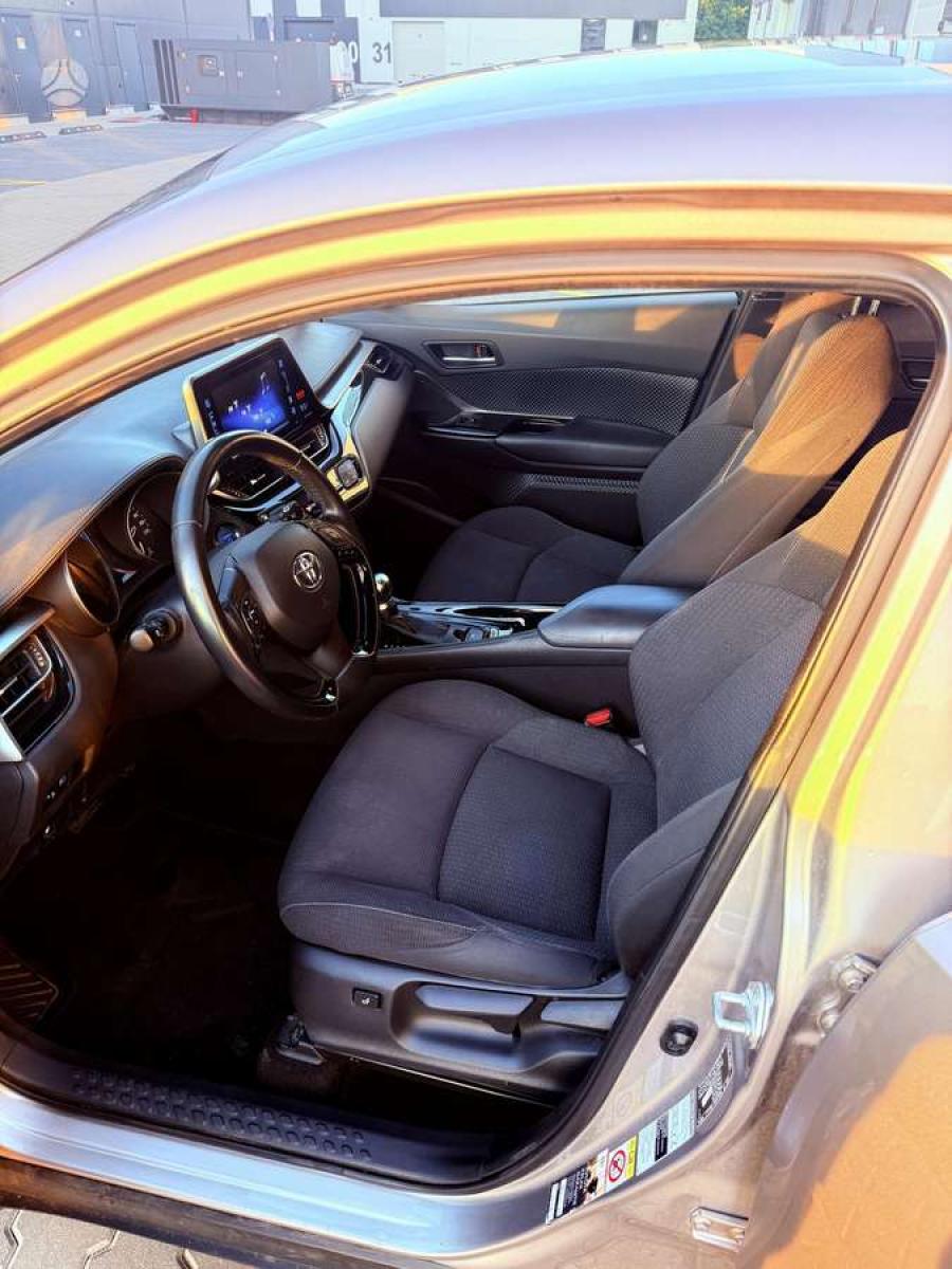 Pelēks Toyota C-HR 2018 Viļņa, ar dzinēja tilpumu 1.80 L un nobraukumu 144 tūkst. km par 15250 €, foto 10 vietnē AUTOMOTO.COM.LV