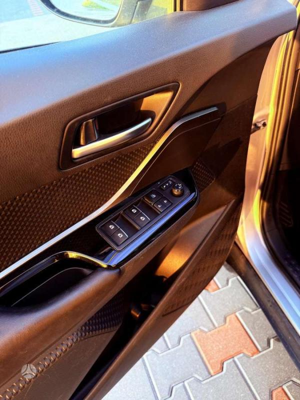 Pelēks Toyota C-HR 2018 Viļņa, ar dzinēja tilpumu 1.80 L un nobraukumu 144 tūkst. km par 15250 €, foto 10 vietnē AUTOMOTO.COM.LV