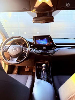 Pelēks Toyota C-HR 2018 Viļņa, ar dzinēja tilpumu 1.80 L un nobraukumu 144 tūkst. km par 15250 €, foto 12 vietnē AUTOMOTO.COM.LV