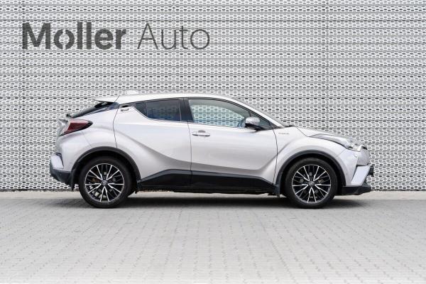 Grey Toyota C-HR 2018 in Marupe, with an engine capacity of 1.80 L and mileage of 151 thousand km for 17000 €, photo 5 on AUTOMOTO.COM.LV