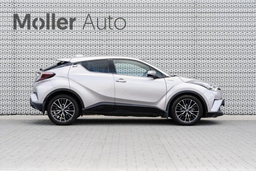 Grey Toyota C-HR 2018 in Marupe, with an engine capacity of 1.80 L and mileage of 151 thousand km for 17000 €, photo 6 on AUTOMOTO.COM.LV