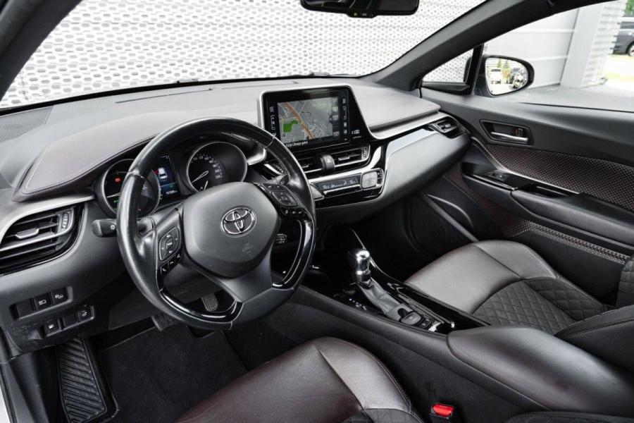 Grey Toyota C-HR 2018 in Marupe, with an engine capacity of 1.80 L and mileage of 151 thousand km for 17000 €, photo 9 on AUTOMOTO.COM.LV