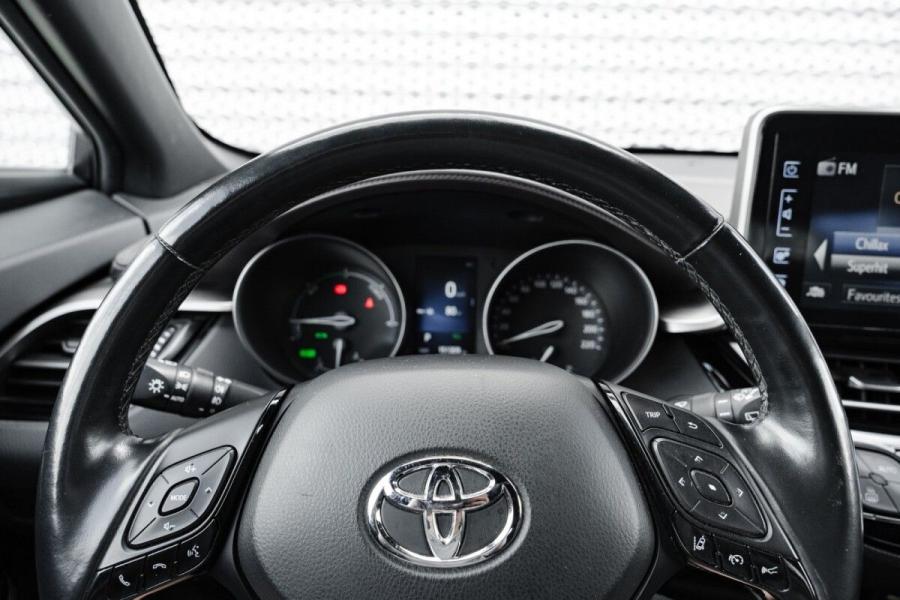 Grey Toyota C-HR 2018 in Marupe, with an engine capacity of 1.80 L and mileage of 151 thousand km for 17000 €, photo 12 on AUTOMOTO.COM.LV