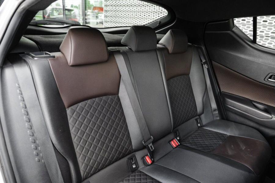 Grey Toyota C-HR 2018 in Marupe, with an engine capacity of 1.80 L and mileage of 151 thousand km for 17000 €, photo 21 on AUTOMOTO.COM.LV